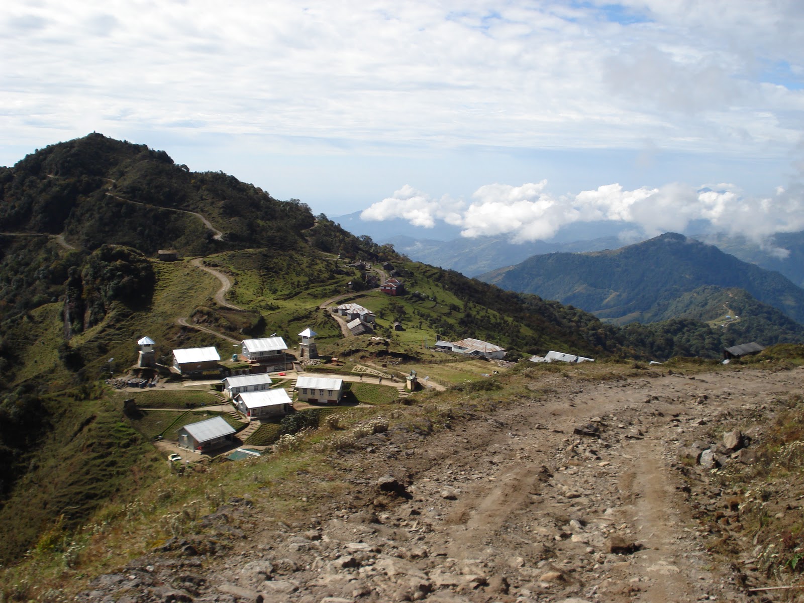 Online Article: Sandakphu Trekking with photos [Manebhanjan -> Tumling ...
