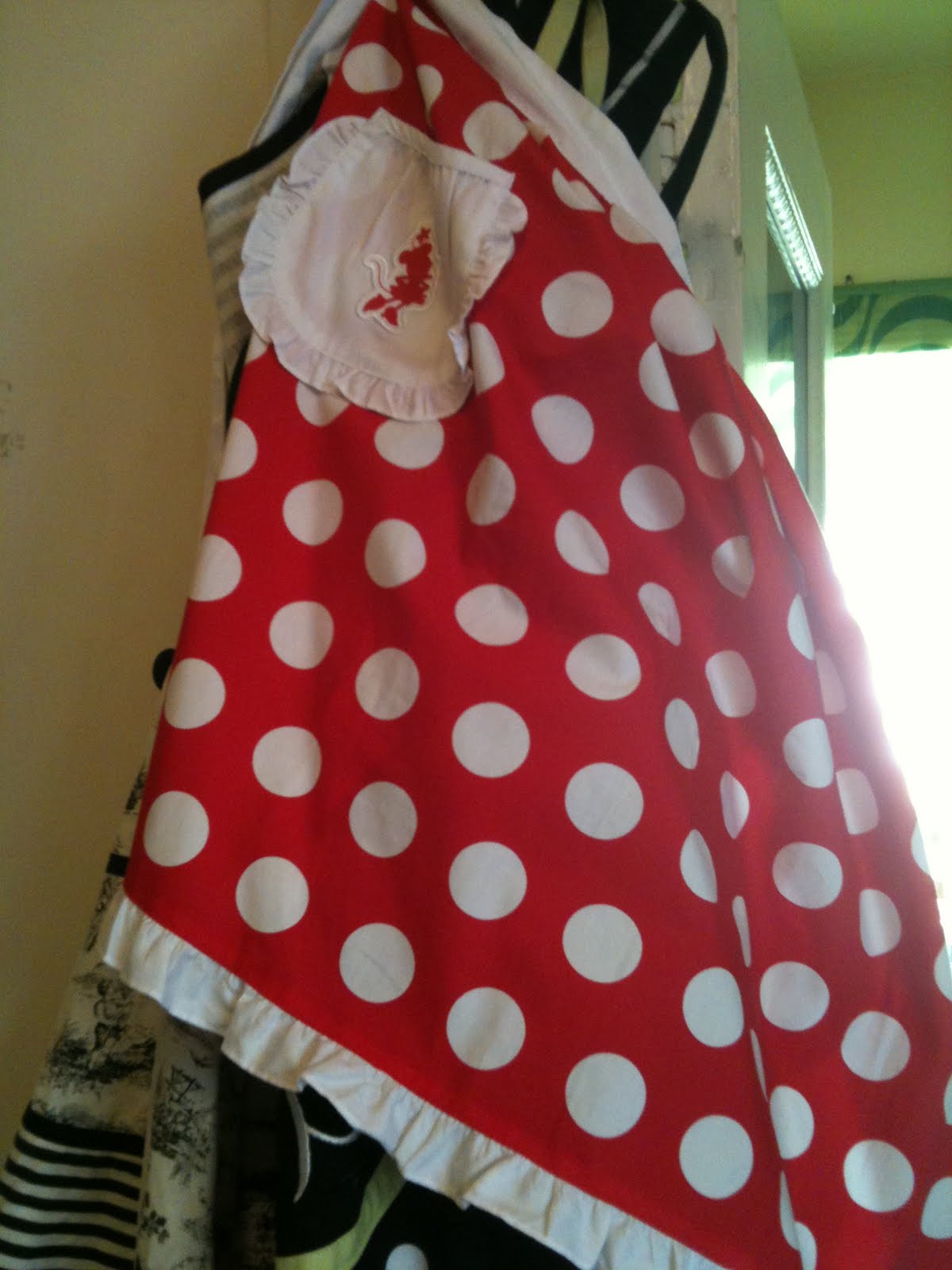 The Apron | dine & devour