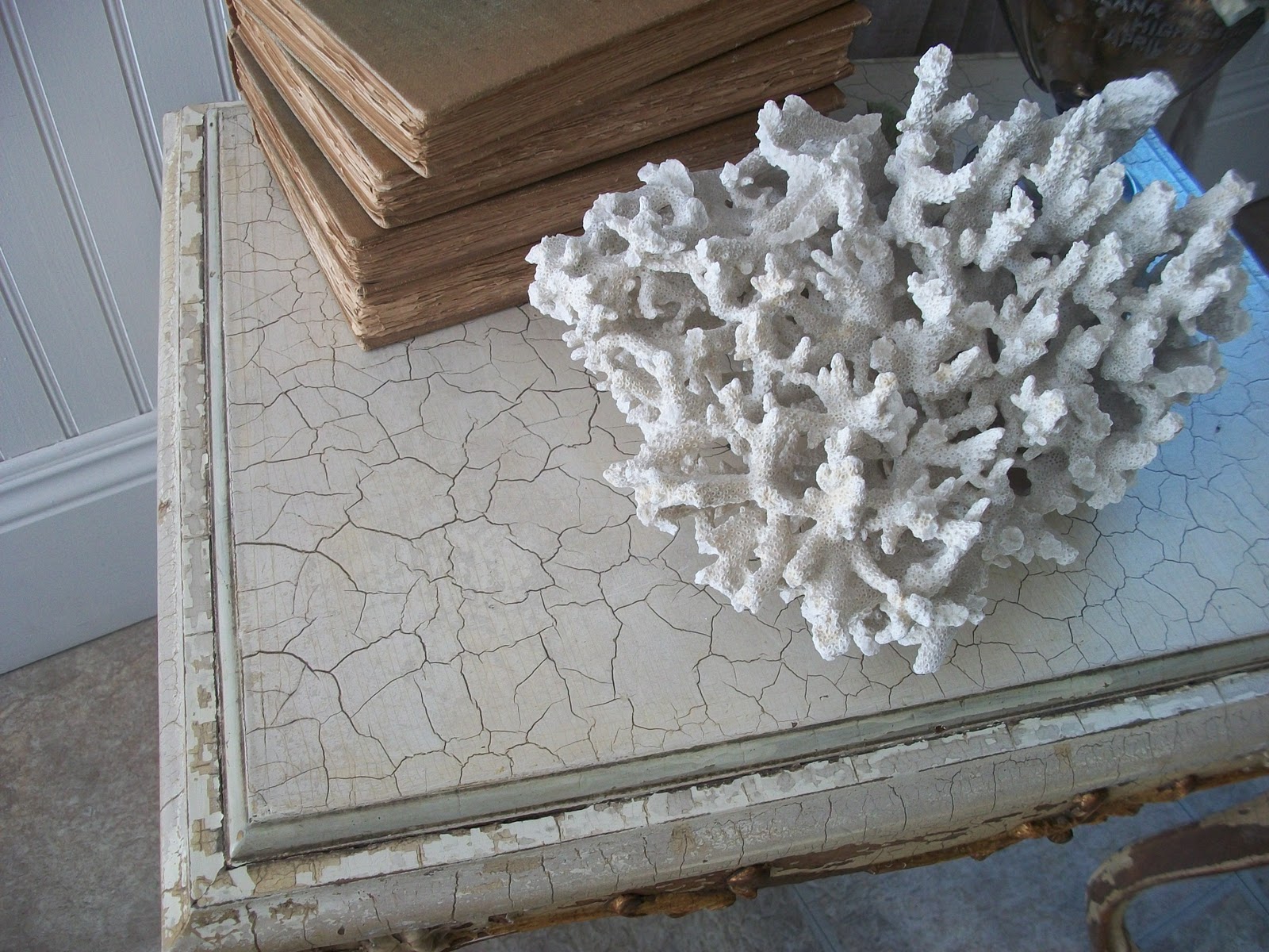 Full Bloom Cottage: Perfect Blend of Rustic Roses, Crusty Paint ...