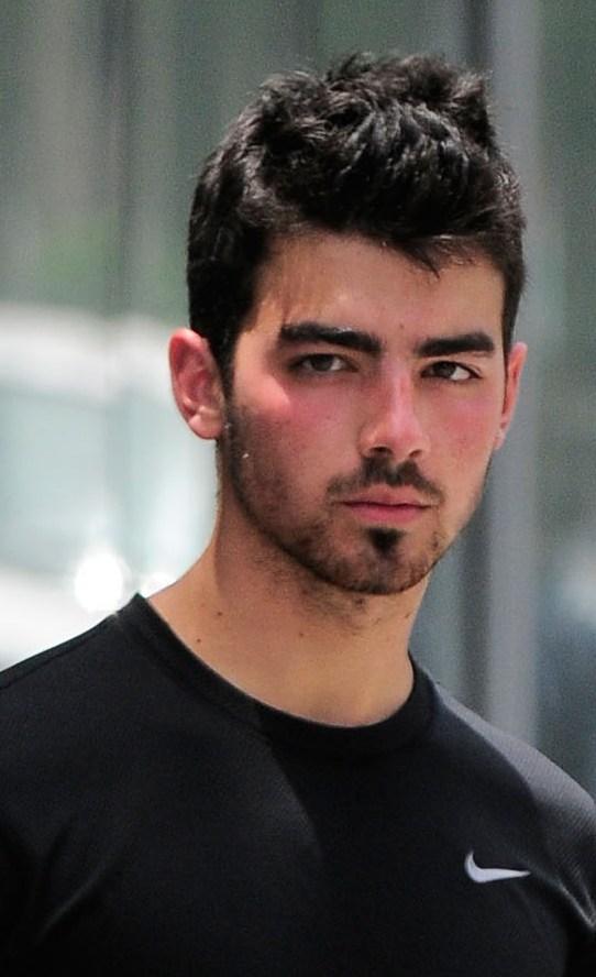 The Jonas Blog: Joe Jonas después del Gym