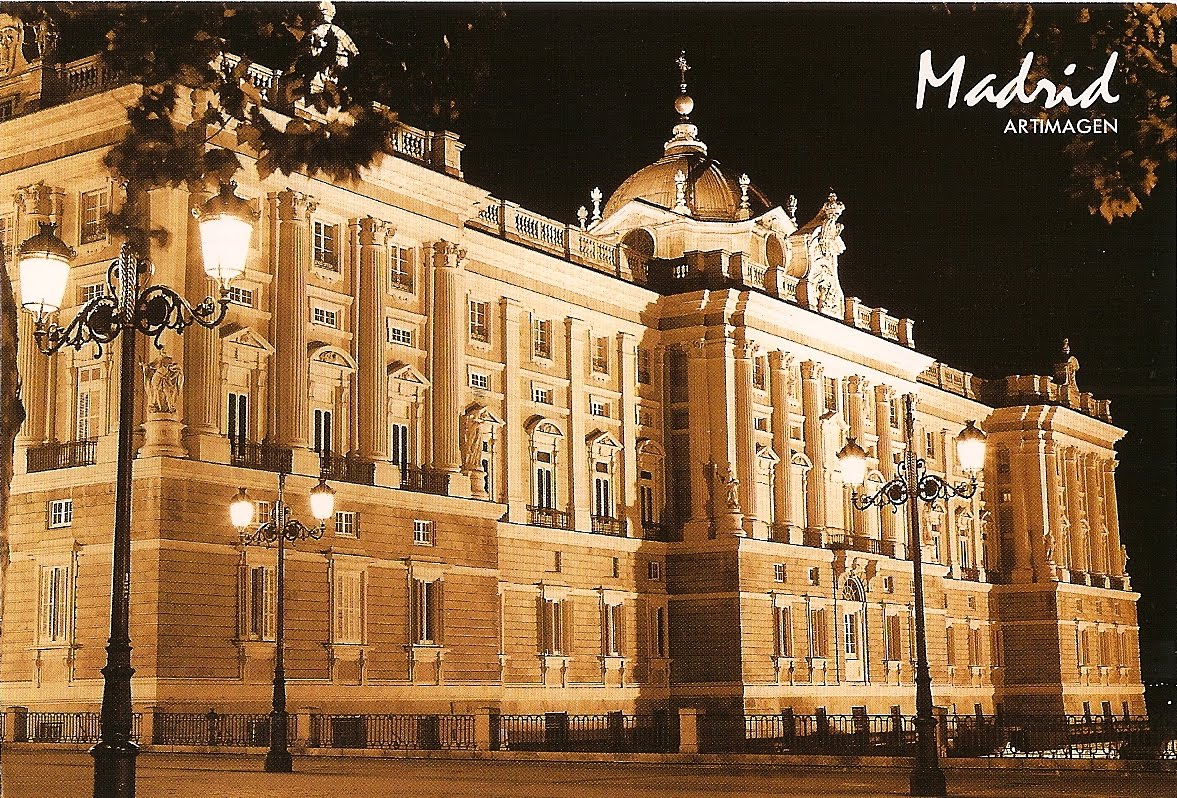 Le chat boit du lait.: Postcard: Madrid, Spain