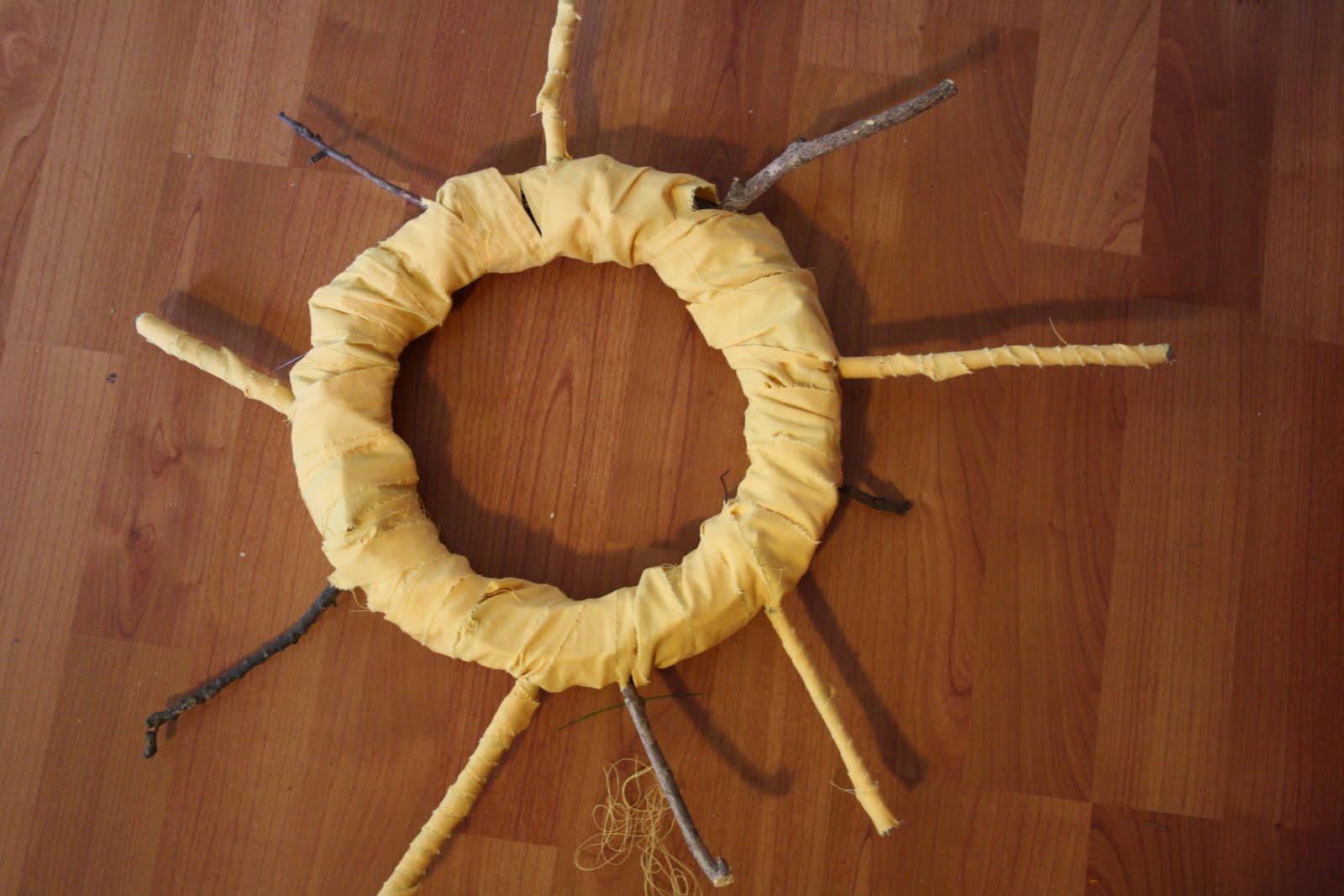Twig and Toadstool: Here Comes the Sun Week!!! Let's Make a Sun Wreath!!