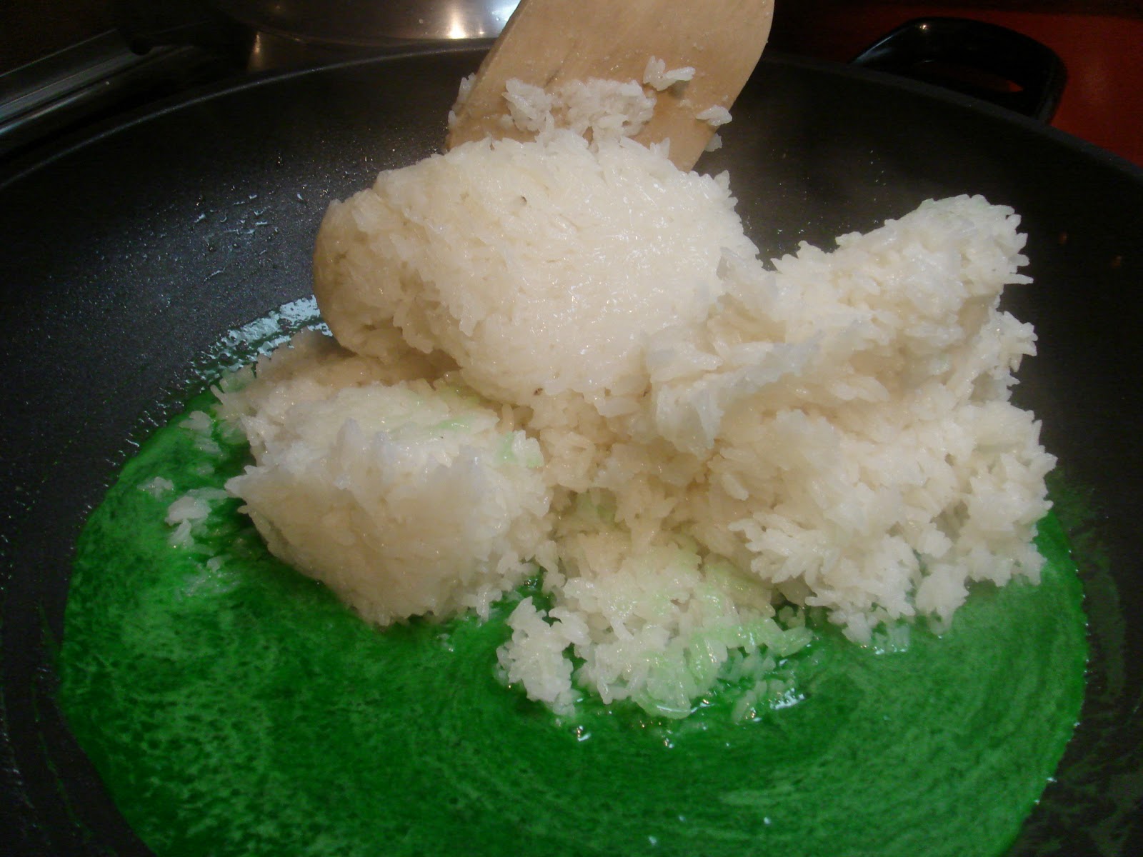 Sweet Cherrie Pie: Pandan Biko with latik (Filipino Sweet Rice Cake ...