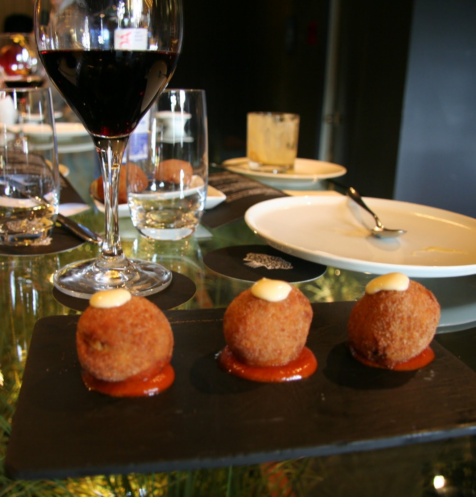 J And J Eat Their Way Around The World: Estado Puro (Madrid, Spain)