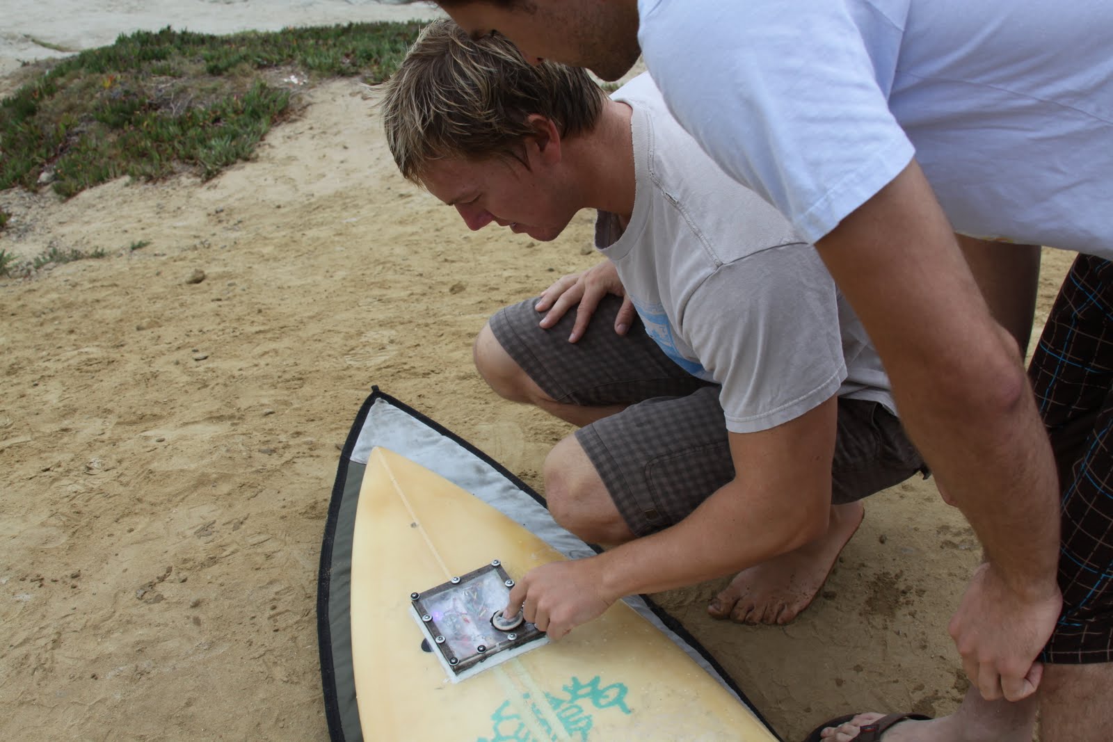 UC San Diego Jacobs School of Engineering Blog: Surfboard with Onboard ...