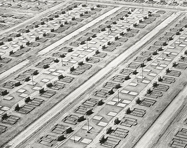 space framed: new topographics - photographs of a man-altered landscape