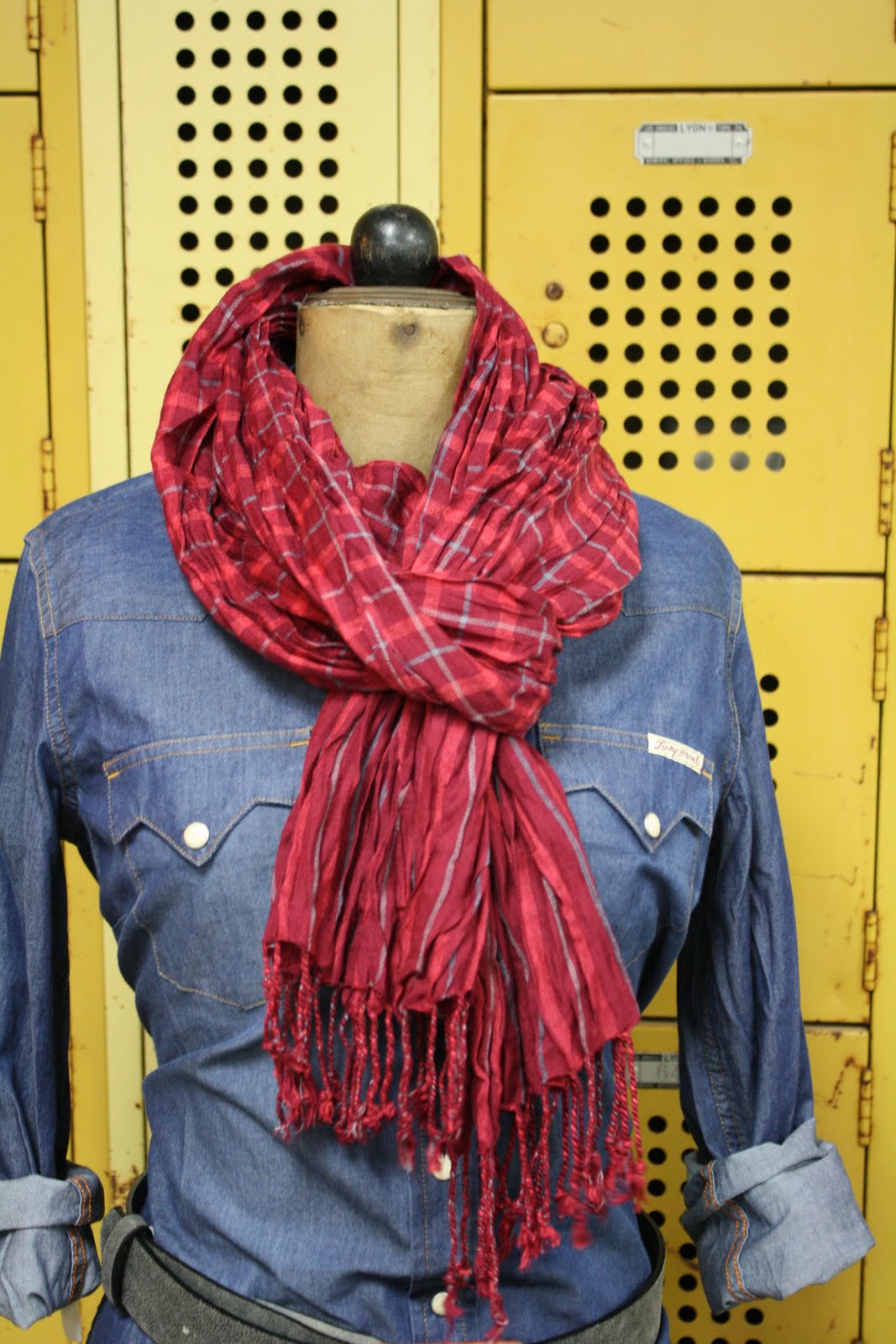 sticks and stones: How to tie your scarf - a tutorial.