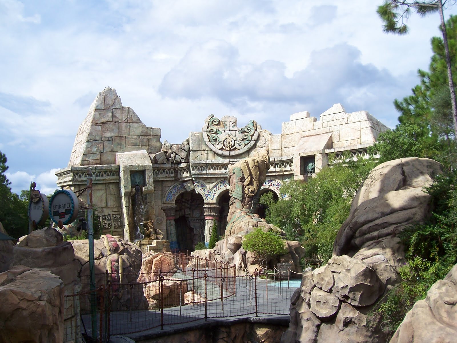 Theme Park Critic: Amazing rock work!