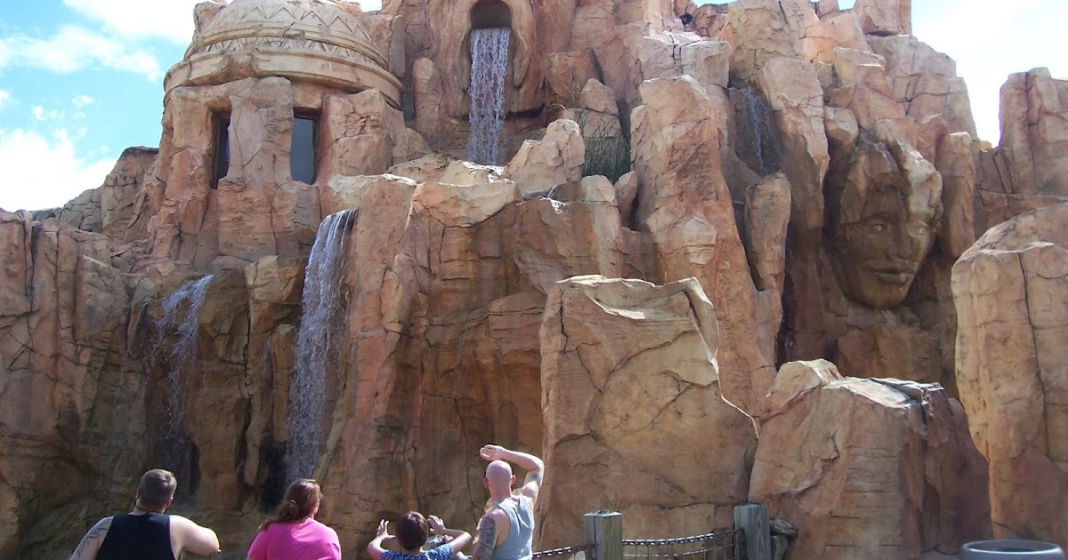 Theme Park Critic: Amazing rock work!