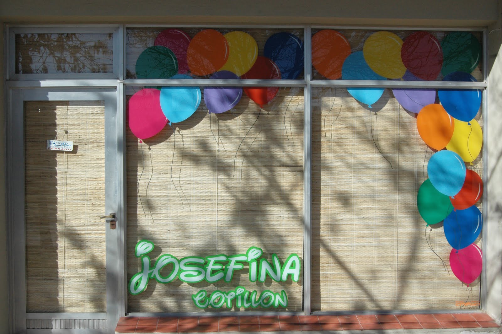 Estudio Grafico Ameba: Rotulado de paredes y vidriera