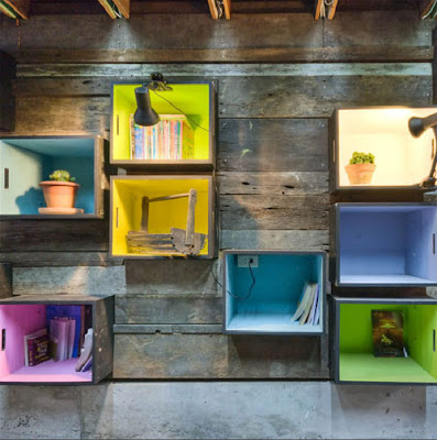 Fjerne tapet: Små hyller til vegg