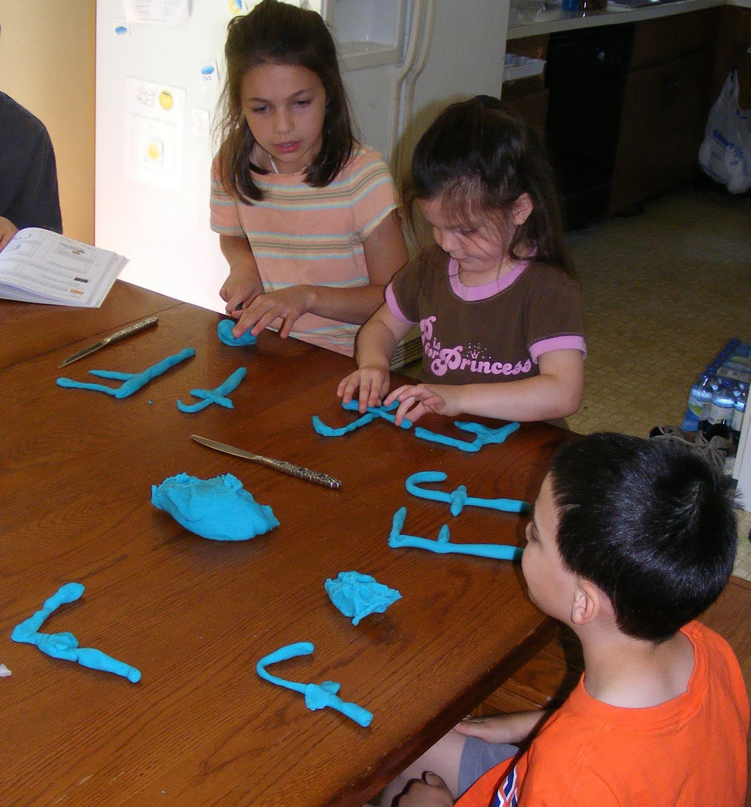 Ten kids and a Dog: Preschool days..Letter F--Week 1