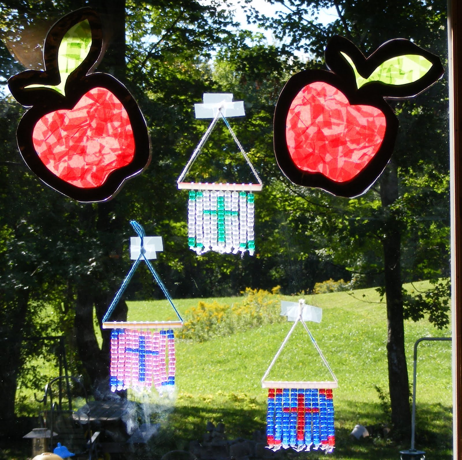 Ten kids and a Dog: "Stained Glass' apple suncatchers