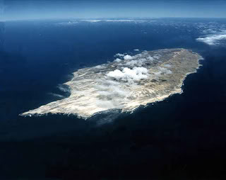 REFERENCIAS Y LECTURAS: La isla de los delfines azules