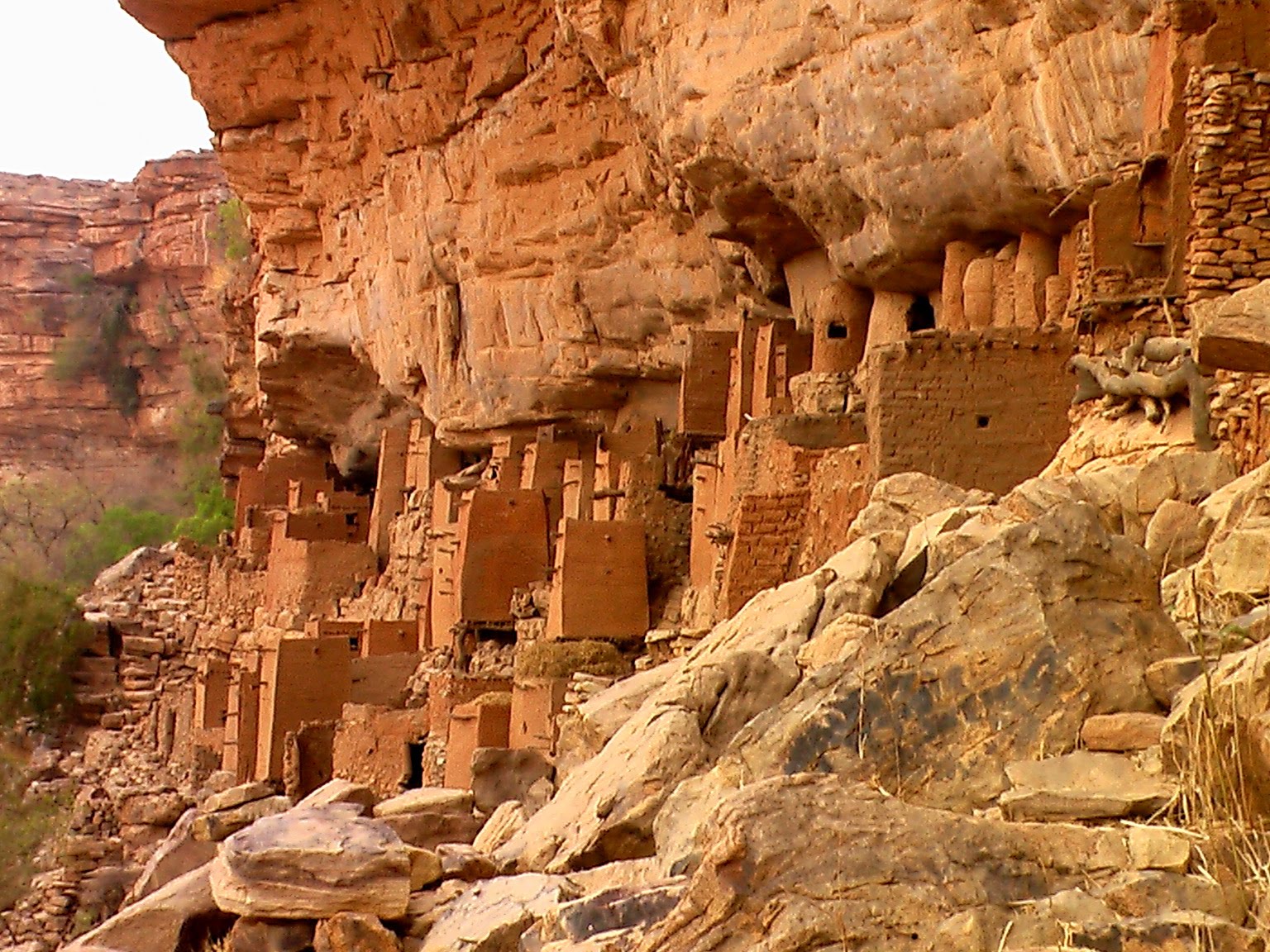 fragments d'incertitude: il y a des lunes les dogons