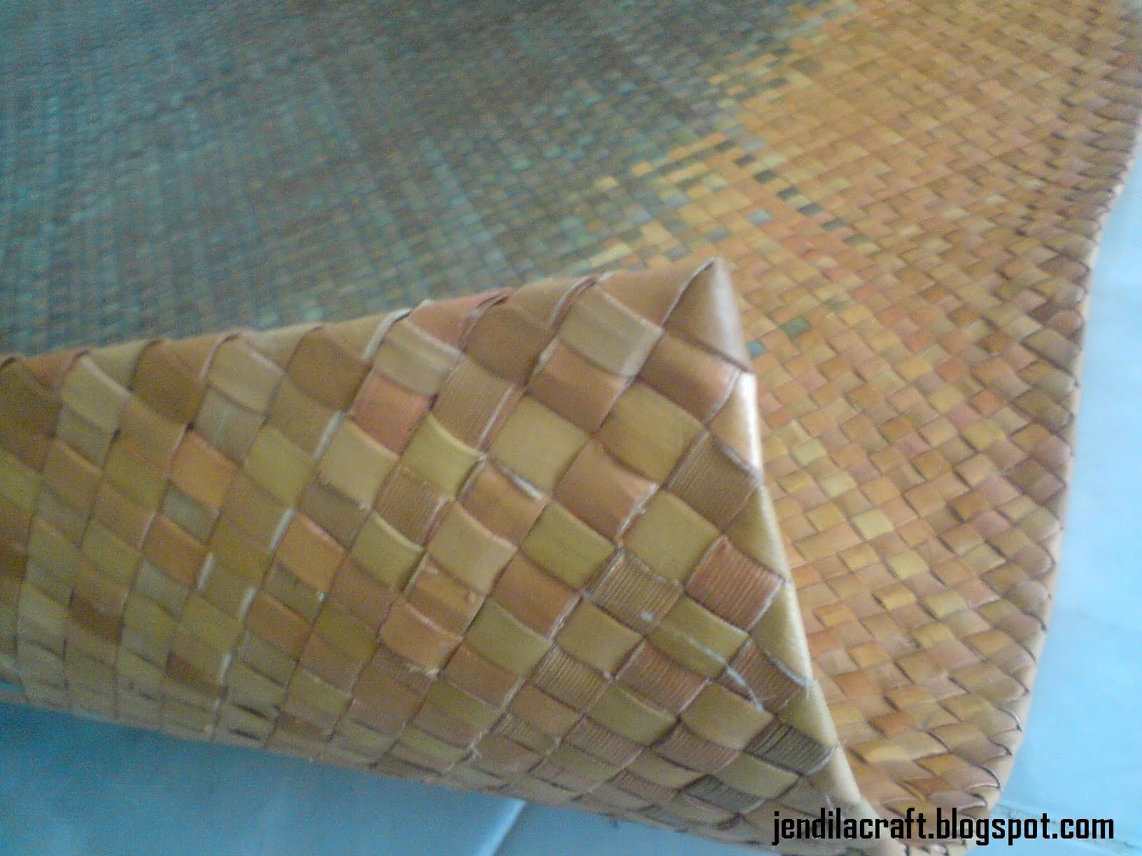 Mengkuang: Tikar mengkuang biasa (TKM 006)