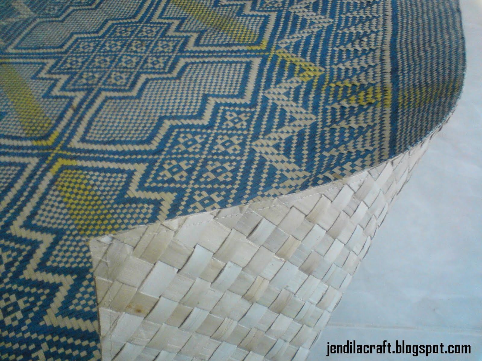 Mengkuang: Tikar mengkuang kelarai (TKM 001)