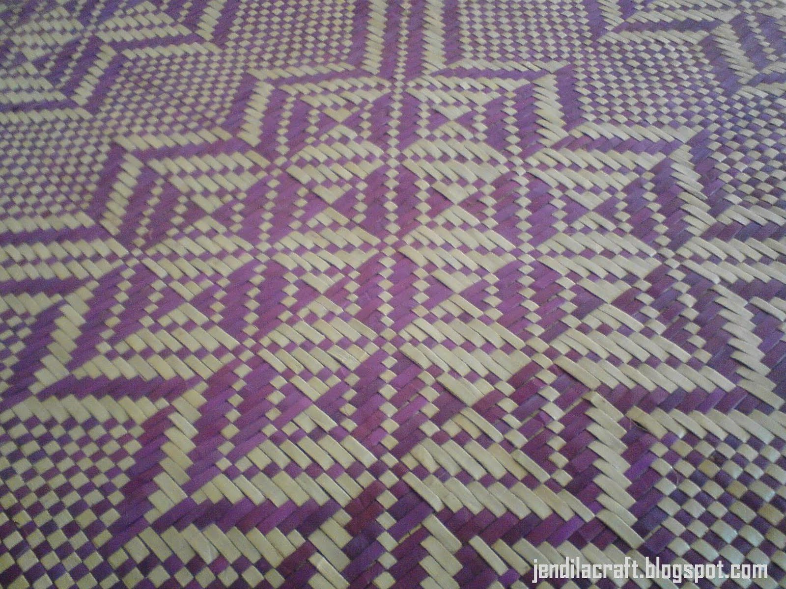 Mengkuang: Tikar mengkuang kelarai (TKM 005)