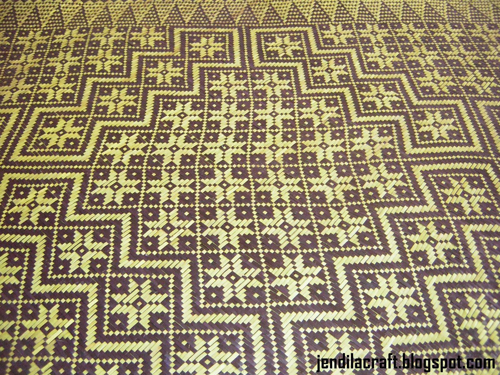 Mengkuang: Tikar mengkuang kelarai (TKM 014)