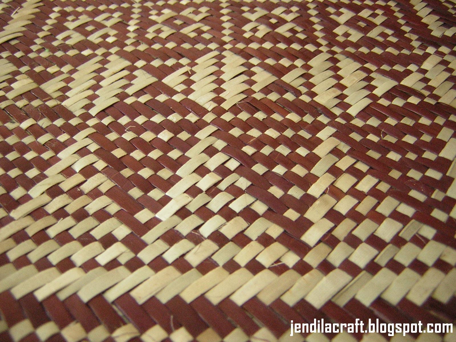 Mengkuang: Tikar mengkuang kelarai (TKM 017)