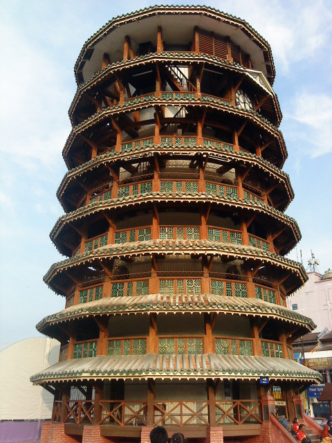 Kasihku Abadi: MENARA CONDONG MERCU KAMPUNG HALAMANKU