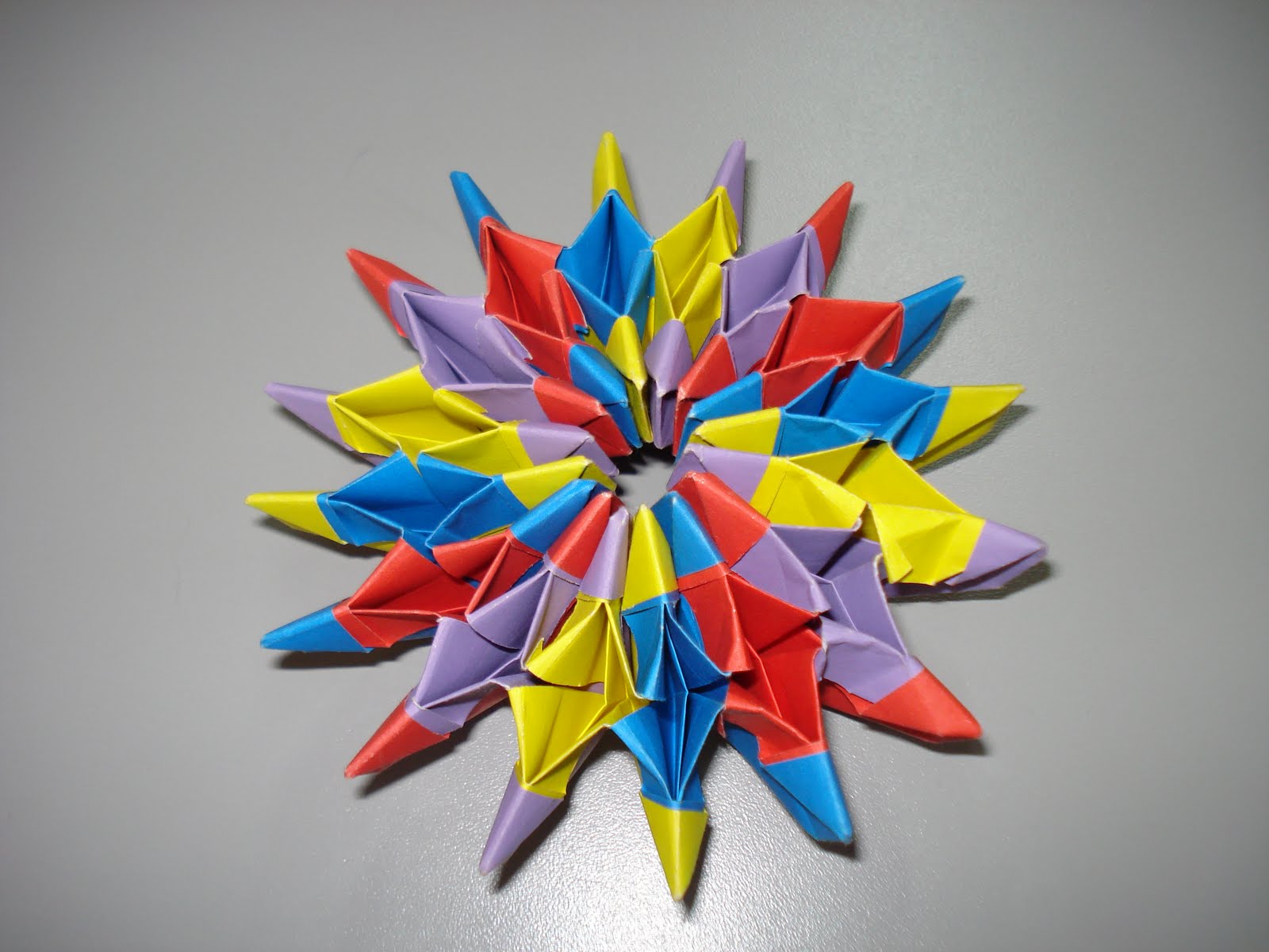 ORIGAMIJWM: FIGURAS EN ORIGAMI
