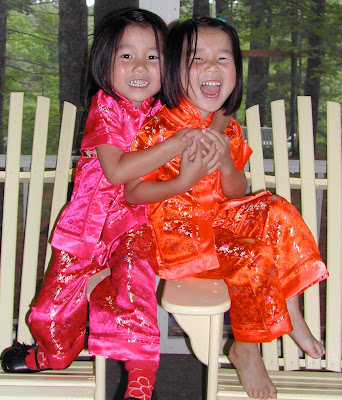 Four Green Acres: Twin-twin: Grace Lin has a new book!