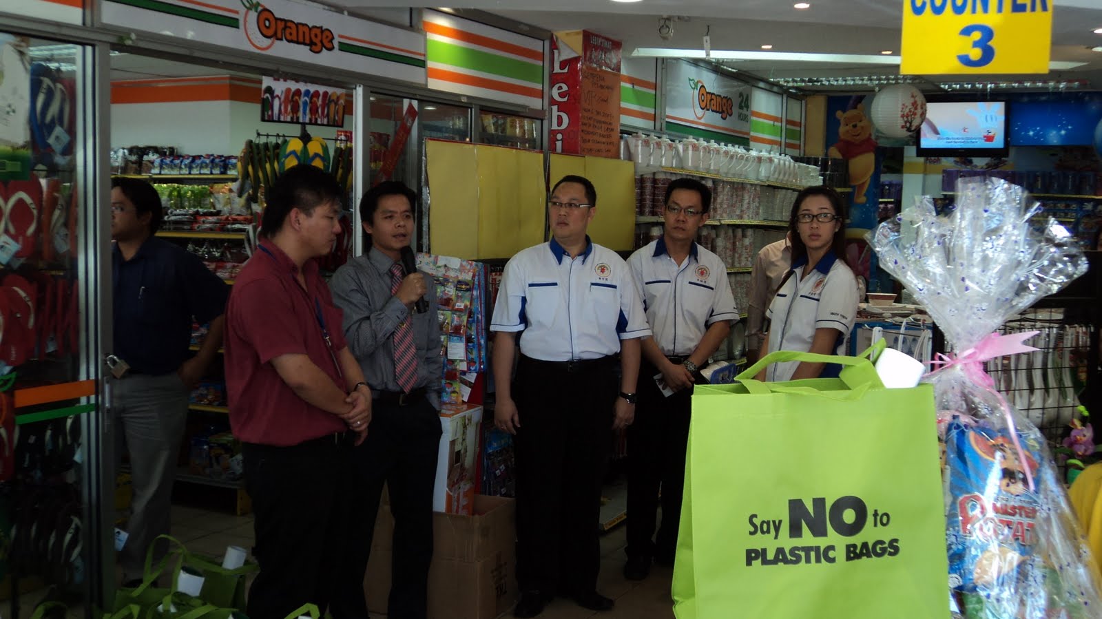 ANTI KUTU SAMPAH DBKK: PELANCARAN ISNIN TANPA BEG PLASTIK DI ONE STOP ...
