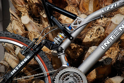 Mountain Bikes: Intense Uzzi SL-Brand New