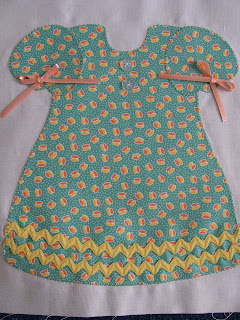 Marsha's Meanderings: Darci's Dress Up Quilt - Doll #1