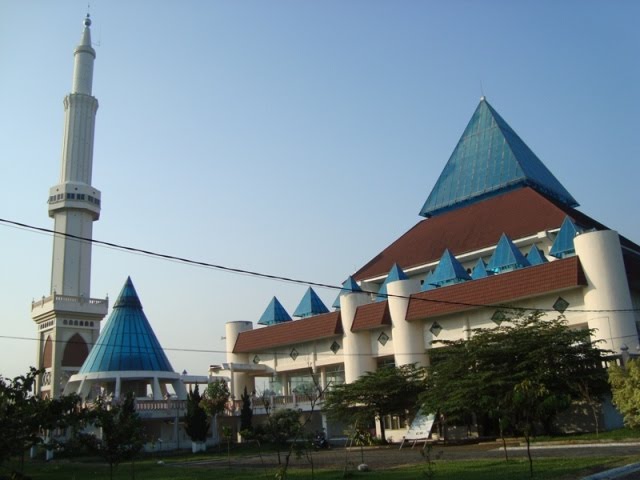 THE CALDERA: ENGLISH VILLAGE PARE - KEDIRI