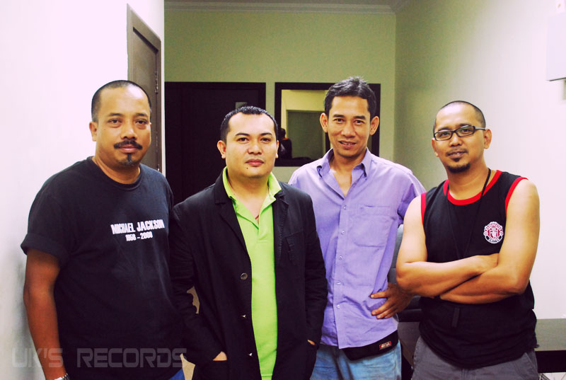 AMY UK'S: UKAYS KEMBALI BERBISA