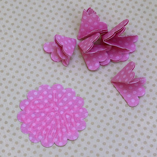 Circle Scallop Flower Tutorial - 17turtles Juliana Michaels