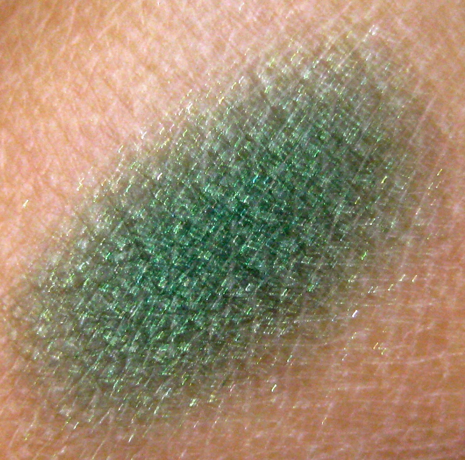 PRODUCT SPOTLIGHT: MAC FROST EYESHADOW (HUMID)