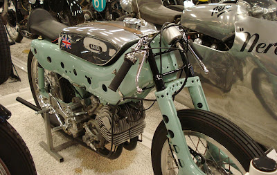 Mad Sunday Survivor : alma caferacer clubman ton-up y TT desde Triumph ...