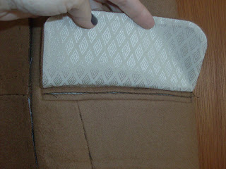 La Cubanita Cose: Double welt pockets with flap and bound buttonholes