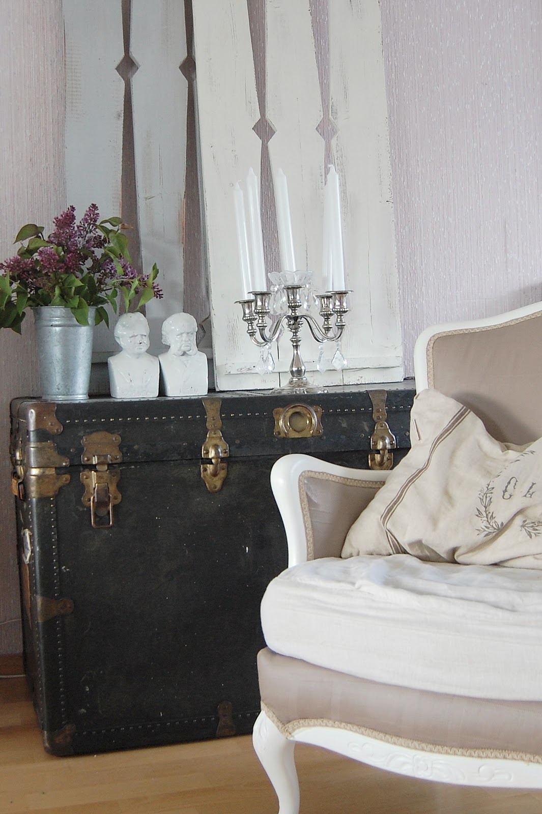 WHITE AS LINEN: expensive junk style