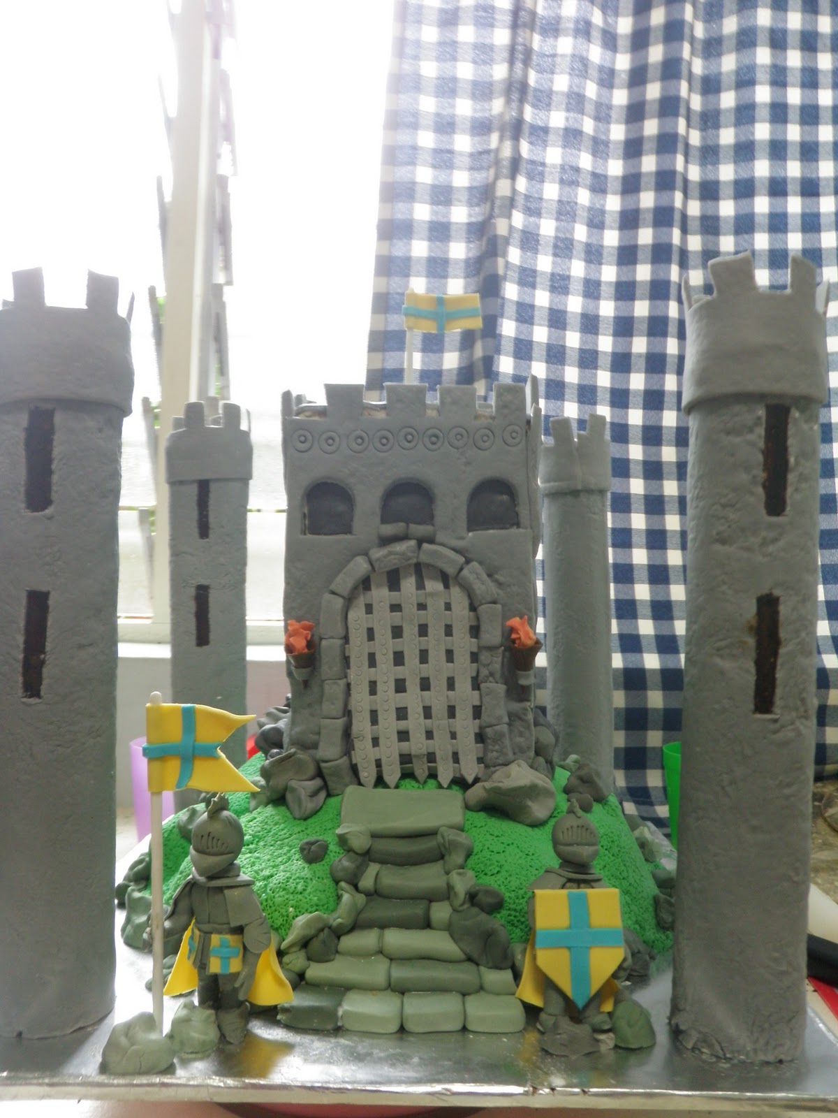 Do you know the cupcake girl?: Castle Cake