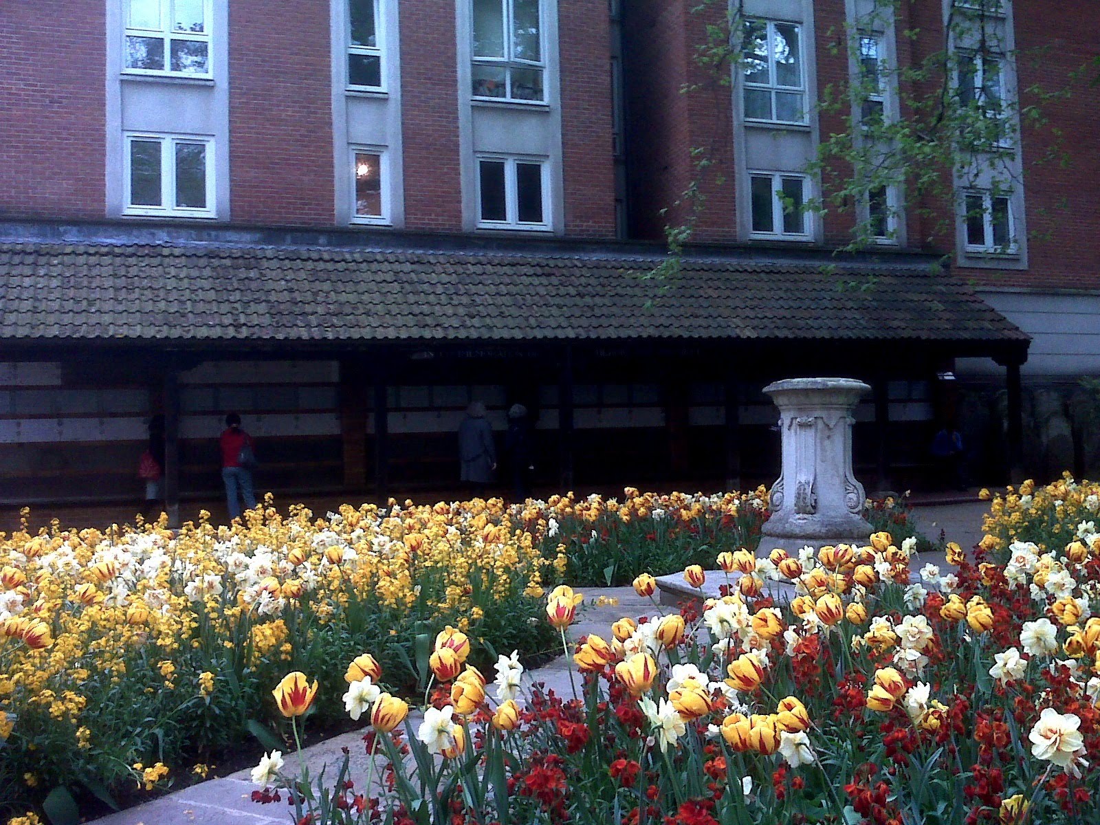 View London: Postman's Park : Londons Oasis.