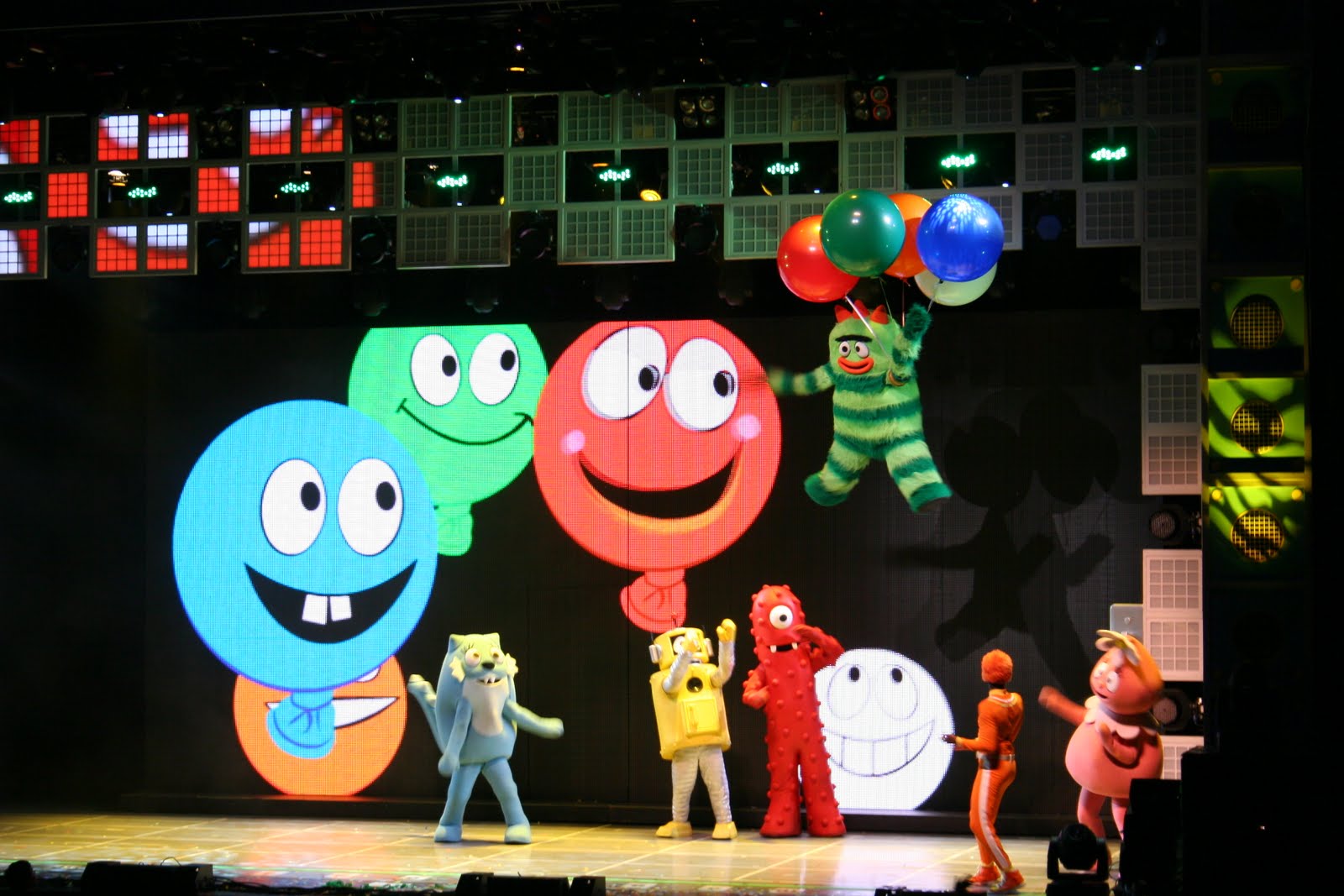 Mateo & Elise: Yo Gabba Gabba! Live!