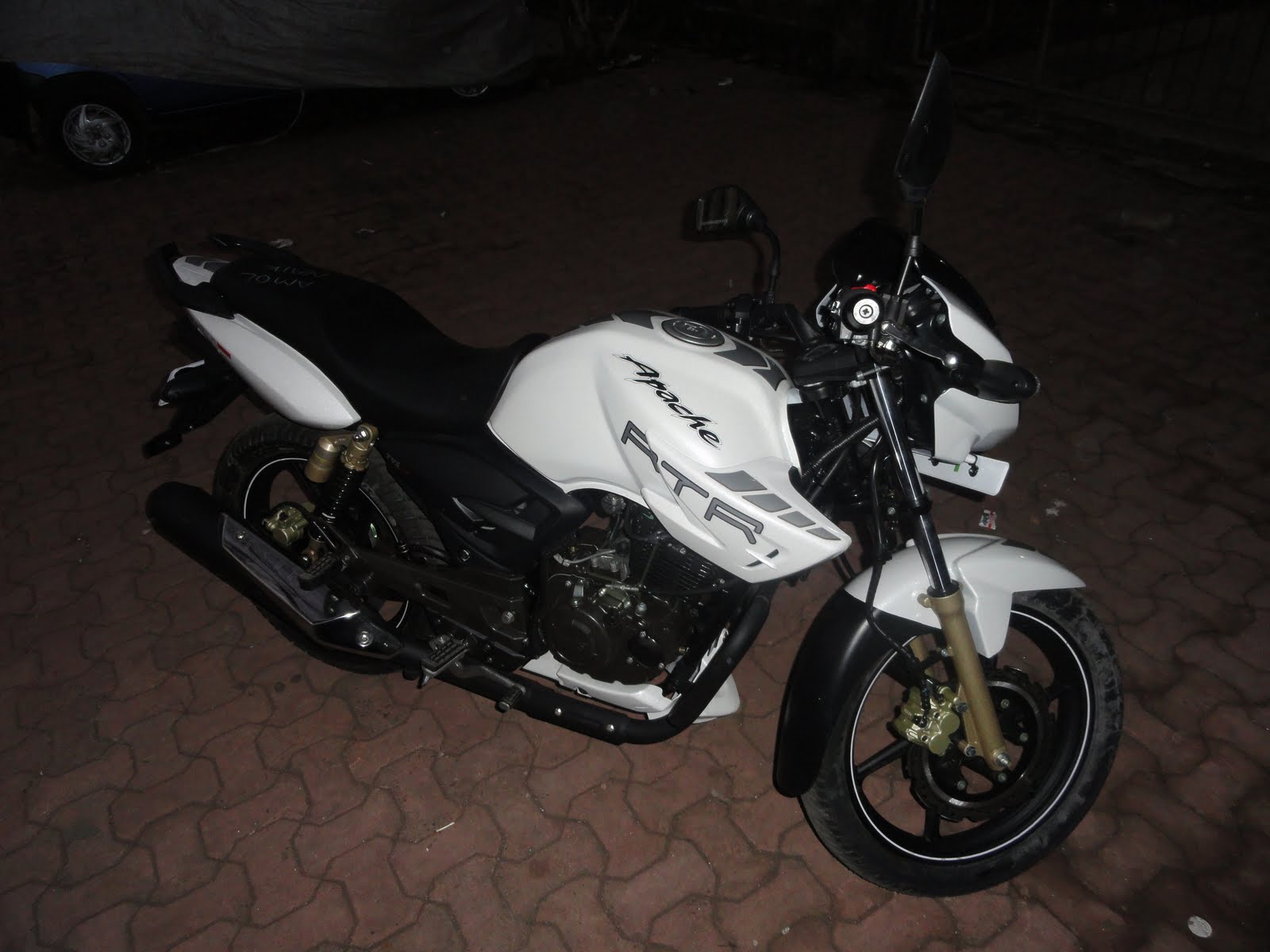Apache Rtr 180 White