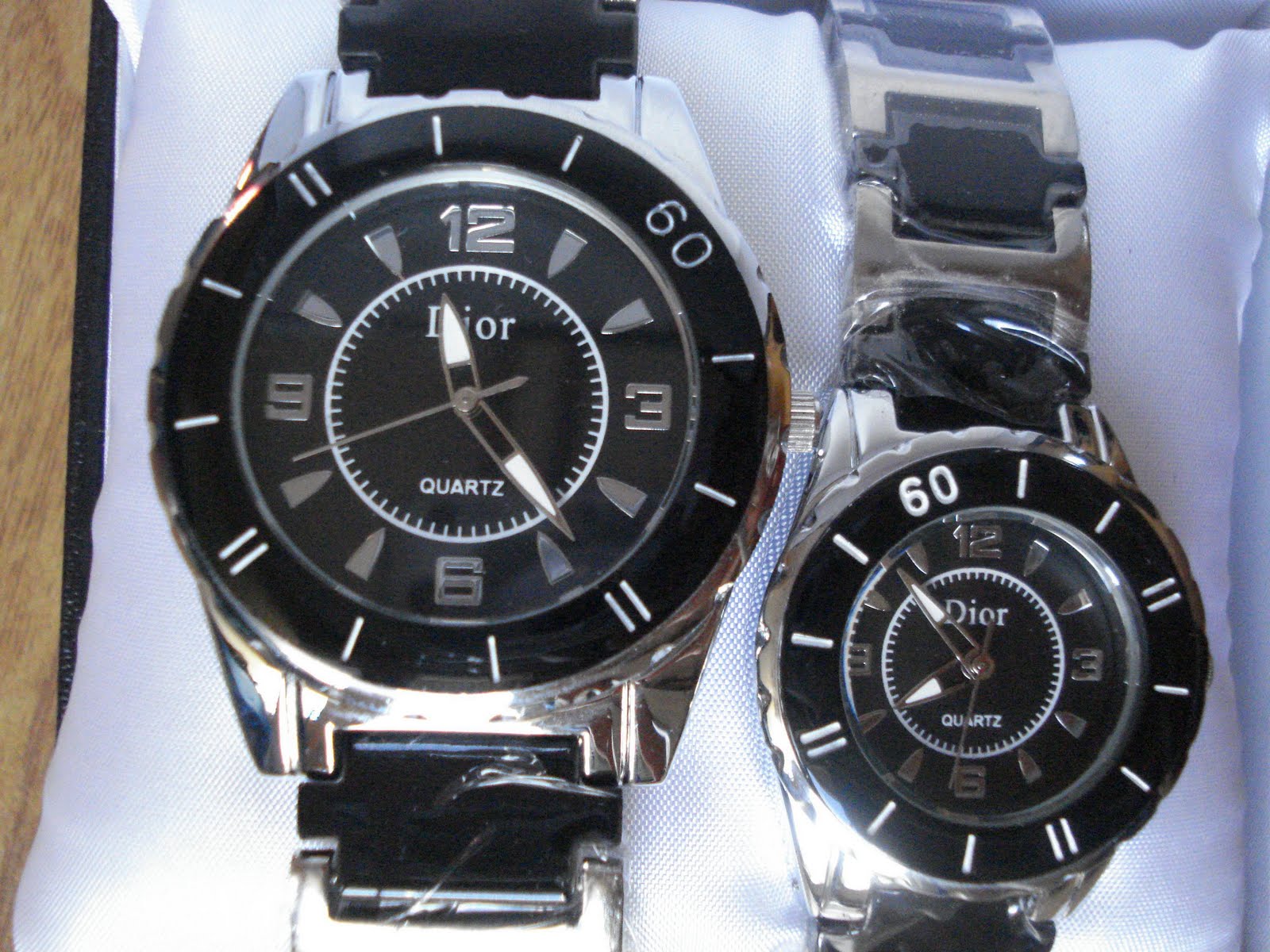 jam tangan okee: DIOR CERAMIC COUPLE(BLACK & WHITE) Rp280000