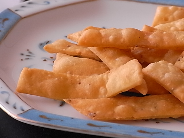 Samurai Viking Cuisine: Besam Paare (Spicy Indian Crackers)