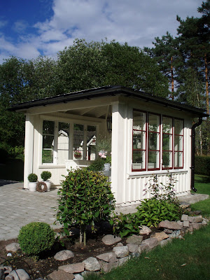 Vitt hus med vita knutar: Vitt hus med vita knutar...