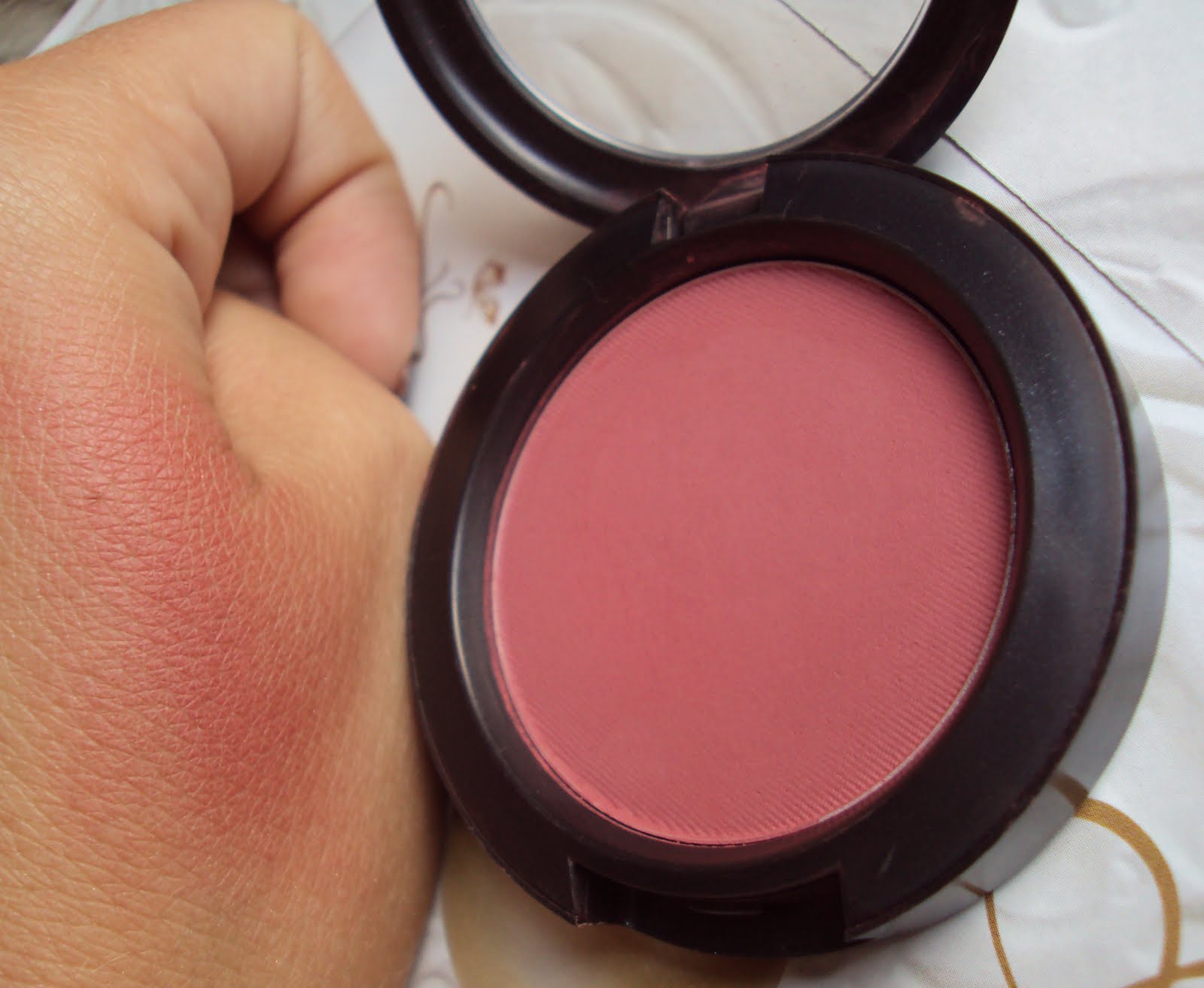 MAC desert rose - my new favorite blusher. | Produtos de maquiagem ...