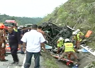INSAKHAI...nak tahu?: Kemalangan Bas Di Cameron Highlands-27 Terbunuh!