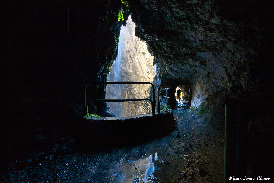 EL APRENDIZ DE FOTÓGRAFO: EL CARES. DONDE LAS DE CAIN