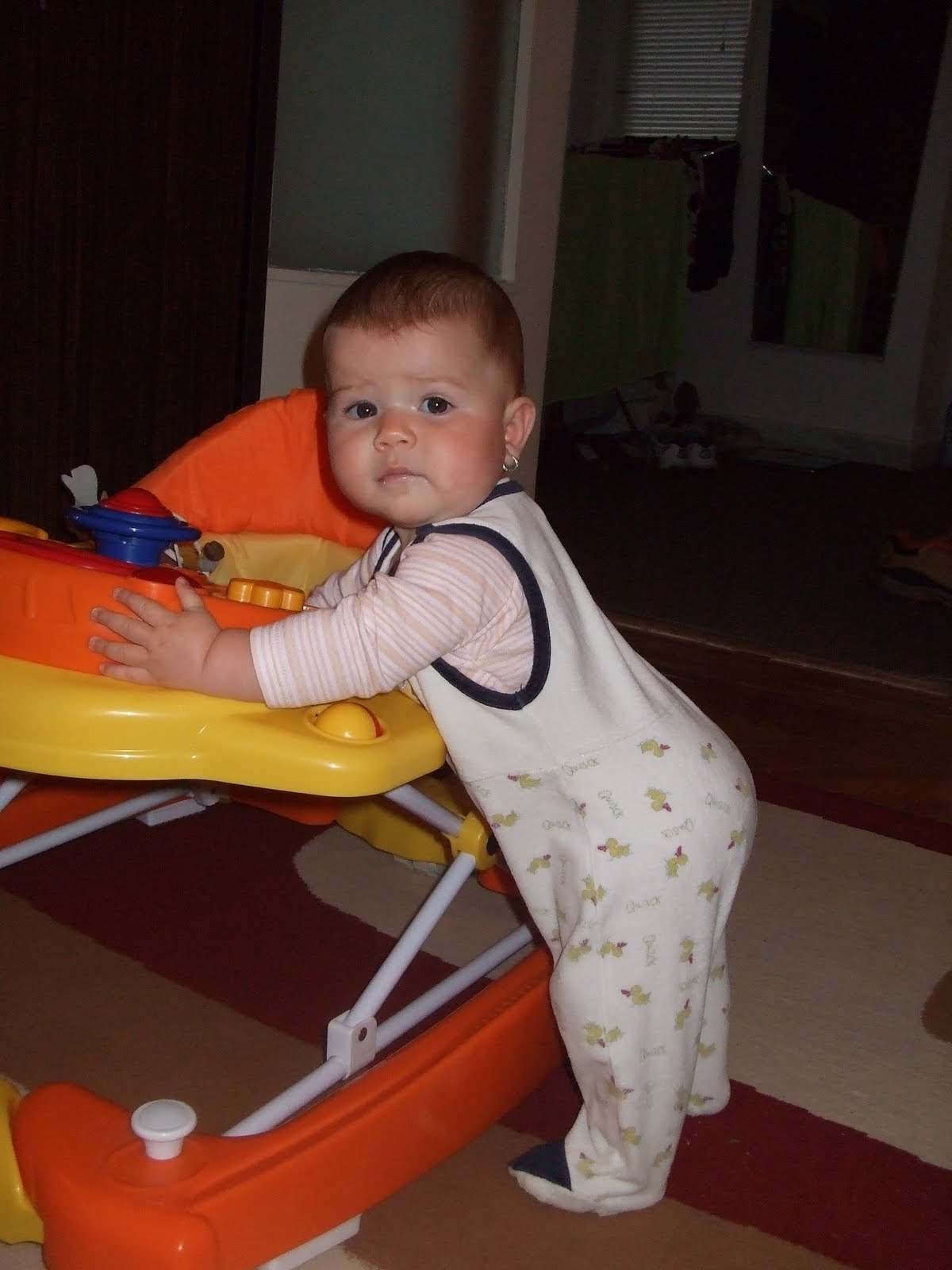 Anamaria: bebe in picioare...fara pixelu' albastru :))