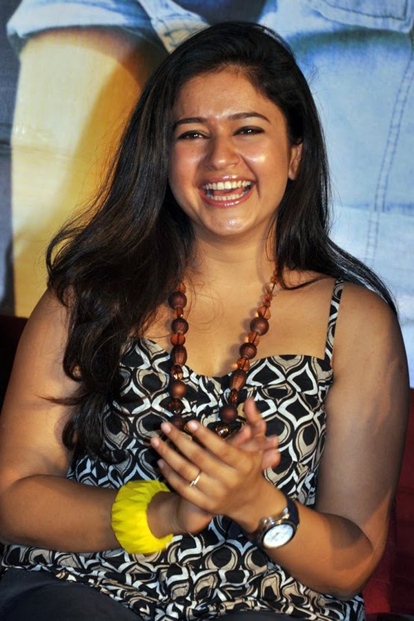 Poonam Bajwa Latest Cute n Hot Stills Gallery