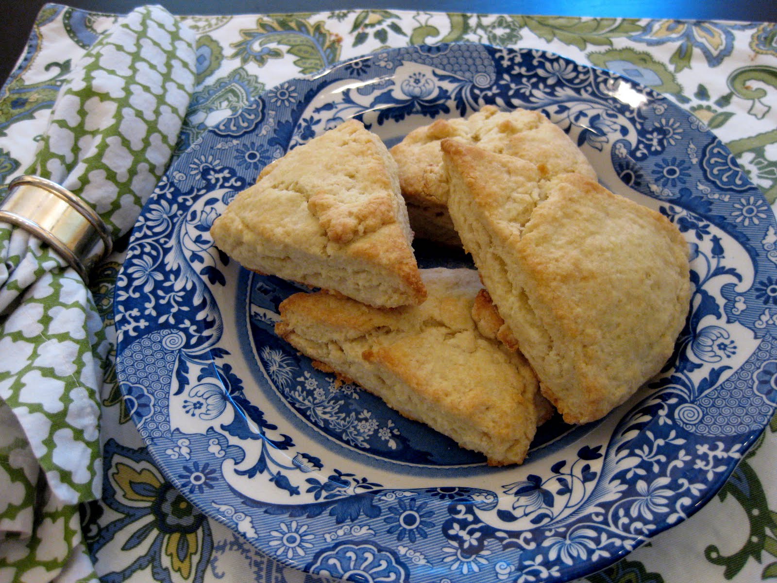 {vittles}: {almond spice scones}